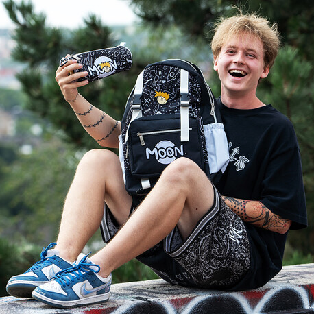 MoonMerch.cz - eshop kde najdeš všechen Moon merch na jednom místě ...